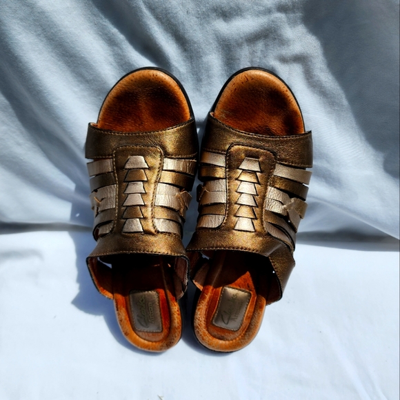 Clarks | Shoes | Clarks Artesian Leather Elevated Sandals 9m Bronze And ...